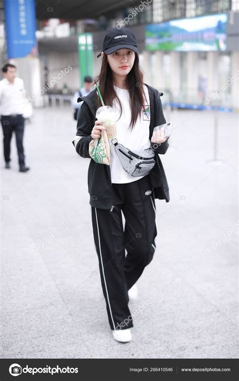 Chinese Actress Jelly Lin Lin Yun Arrives Beijing Capital International Stock Editorial Photo