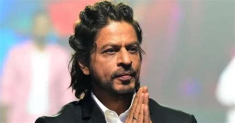 شاروخان يقوم بزيارة ابنة ديبيكا بادوكون ورانفير سينغ Et بالعربي