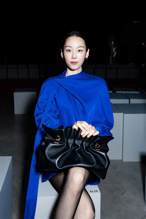 서현진 이렇게 말랐어 밀라노서 드러낸 극세사 각선미 [n샷]