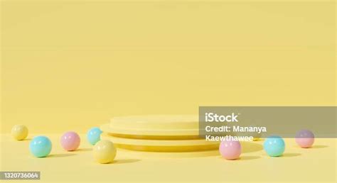 빈 스테이지의 노란색 3d 렌더링 디스플레이 제품 모형 디자인 파스텔 배경 추상화에 대한 받침대 우승자 포디움과 반짝이는 공의 구체 귀여운 만화 창조적 인 아이디어