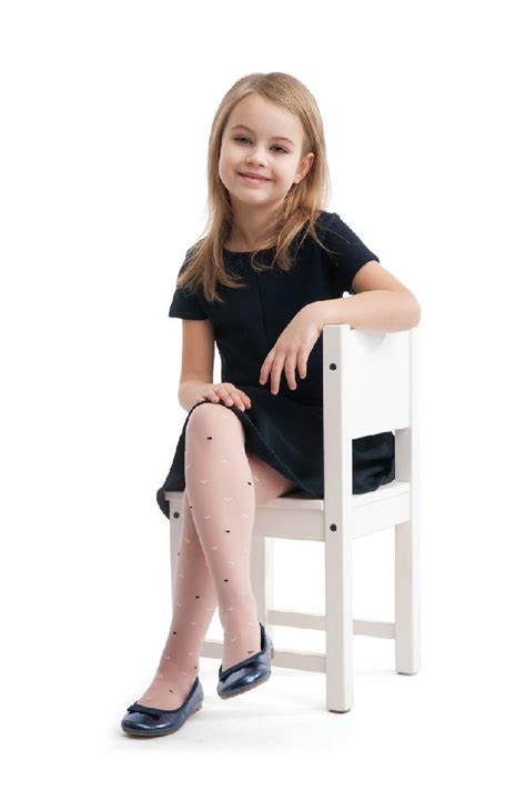 Юные девочки в колготках - фото 2023 года