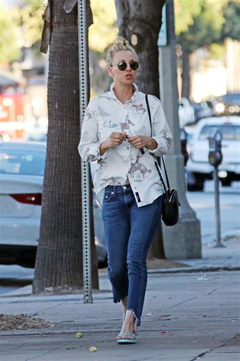 Kaley Cuoco Nail Salon November 8 2017 Star Style