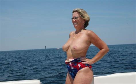 Who Is This Elegant Sexy Granny Spreading Page 3 Freeones Forum