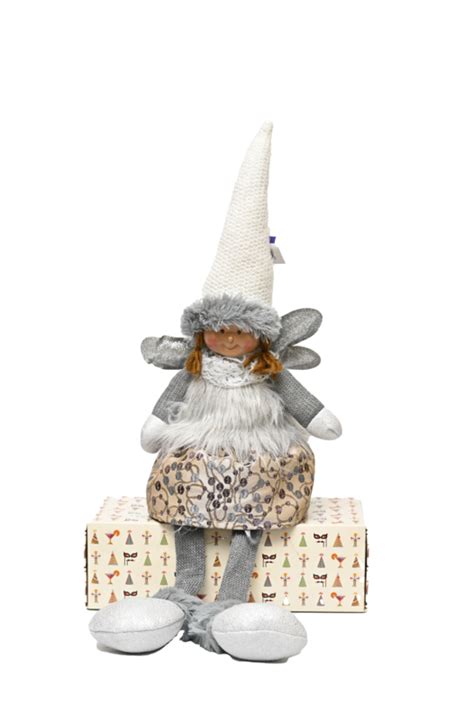 გოგონა ბრჭყვიალა ქვედაბოლოთი და რბილი ფეხებით Lily