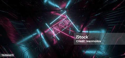 네온 빛 보라색 블루 하이퍼 오각형 삼각형 상세한 공상 과학 소설 미래 외계우주선 반사 금속 복도 터널 게이트 빈 빛나는 배경 현대 3d 렌더링 0명에 대한 스톡 사진 및