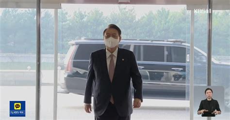 [여론조사]② “윤 대통령 못 한다 64 9 잘 한다 30 1 ”…취임 6개월 국정평가