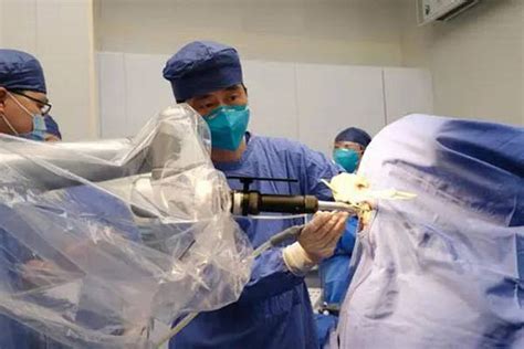 机器人可以种植牙了！东方医院完成上海首例自主式机器人种植牙手术 女士 医生 牙根