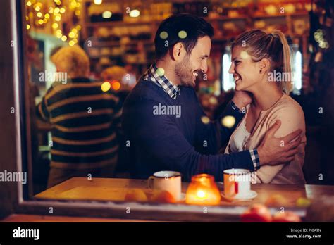 Romantic Couple Kissing Night Hi Res Stock Photography And Images Alamy