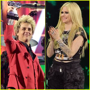 Avril Lavigne Honors Green Day With Landmark Award While Introducing Their Performance At