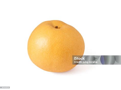 하나의 아시아 Nashi 배 과일은 클리핑 경로와 함께 흰색 배경에 고립되어 있습니다 컷아웃 배에 대한 스톡 사진 및 기타 이미지 Istock