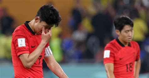 고개 숙인 손흥민