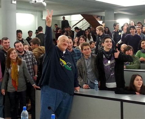 George ბევრი მას და მის მიდგომებს არ ეთანხმებოდა ბევრს არ უყვარდა ბევრი ვერ იტანდა მე კი