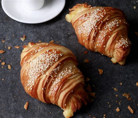 Կրուասան գաուդա պանրով Locals By Baguettes
