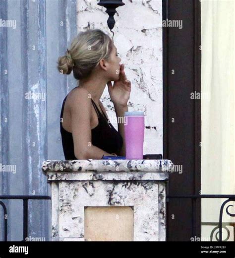 Exclusive Despite Recent Rumors Of Pregnancy Anna Kournikova Was
