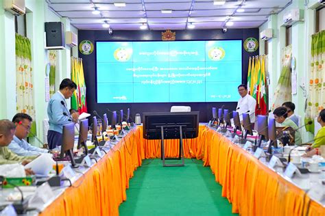 မကွေးတိုင်းဒေသကြီးဝန်ကြီးချုပ် ဦးတင့်လွင် တိုင်းဒေသကြီး အသေးစား၊ အငယ
