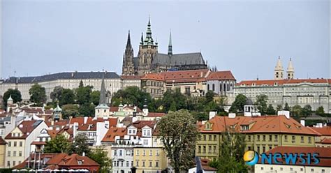 카를교에서 본 프라하성과 비투스성당