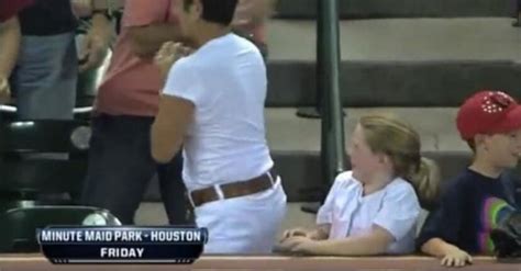 没品女子竟抢夺小女孩的球，身份曝光后令人吃惊 搜狐