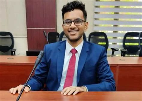 Ias Ganesh Kumar Bhaskar नौकरी के साथ परीक्षा देते हुए दूसरे प्रयास में बने Upsc Topper