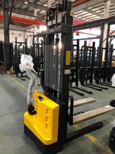 중국 저렴한 세미 전기 모터 Pallat 스태커 전동 지게차 스태커 1000 2000kg 제조 업체 도매 가격 Noelift