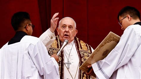 Urbi Et Orbi Луѓето не сакаат оружје туку леб Vatican News