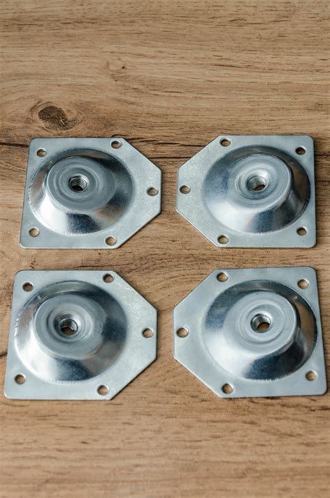 Крепления для ножек столов с резьбой М8 с гайкой — купить по низкой цене на Яндекс Маркете