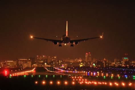 夜の函館空港 GANREF