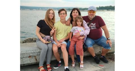 Семейство с три деца от Украйна Всичко е много страшно вкъщи