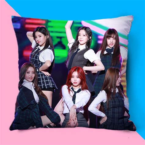 Gi Dle】gidle 抱枕 枕頭 宋雨琦 Minnie 曹薇娟 田小娟 葉舒華 靠墊 裝飾 偶像周邊 蝦皮購物