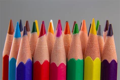 회색 배경에 컬러 연필 세트 그리기 도구입니다 창의성의 팔레트 0명에 대한 스톡 사진 및 기타 이미지 0명 개체 그룹 교습 Istock