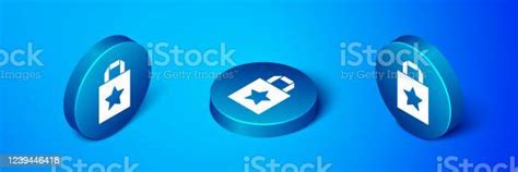 파란색 배경에 격리 된 아이소메트릭 종이 쇼핑백 아이콘입니다 패키지 기호입니다 파란색 원 버튼입니다 벡터 일러스트레이션 3차원 형태에 대한 스톡 벡터 아트 및 기타 이미지