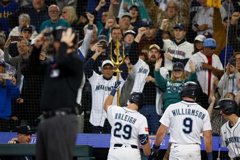 Baseballs Most Loyal Fans Ranking The Top 30 Mlb Fan Bases The Big Lead