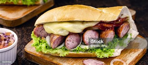 소금 빵에 브라질 산 쇠고기 샌드위치 소시지 토마토 양상추와 양파 0명에 대한 스톡 사진 및 기타 이미지 0명 건강하지