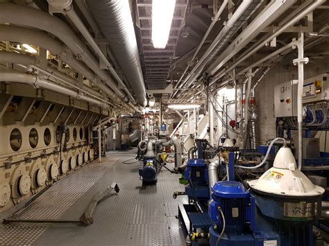 무료 이미지 과학 기술 건물 수송 차량 드라이브 기계 공장 화물선 대중 교통 조작 거대한 관광 명소 뱃짐 싣는 사람 배송 힘 컨테이너 선