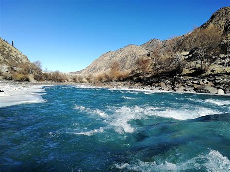 图说新疆新疆阿合牙孜大峡谷碧水映蓝天 群山添秀色 天山网 新疆新闻门户