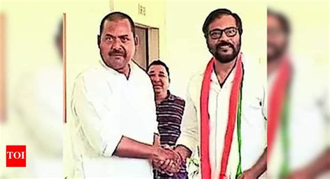 Manoj Mishra Actor Manoj Mishra Joins Congress In Bhubaneswar Bhubaneswar News Times Of India