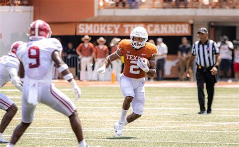 Quarterback Position Up In The Air For No 21 Texas Entering Utsa Matchup The Daily Texan