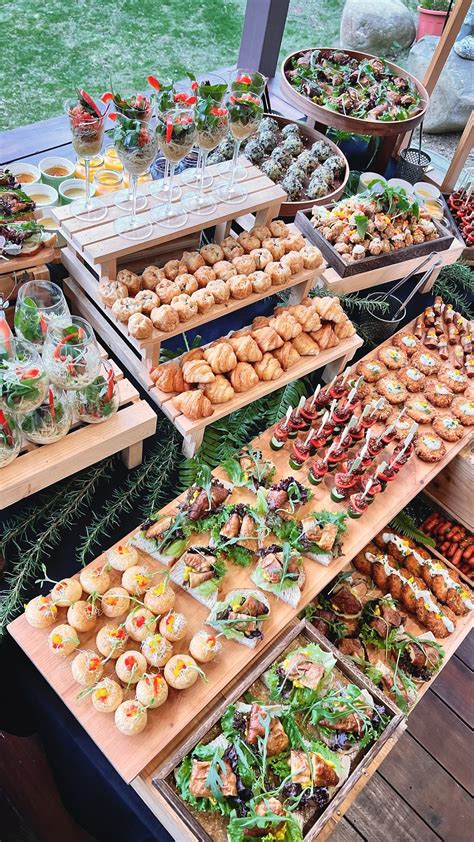 50人外燴25000 苗栗三義私人聚會 一開始有賓客不太看好素食Buffet 本來說要名片聽到素食直接拒絕 看到擺設好的食物開始拍照錄影