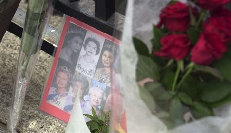 O βρετανικός Τύπος αποχαιρετά την Ελισάβετ Το Κουτί της Πανδώρας