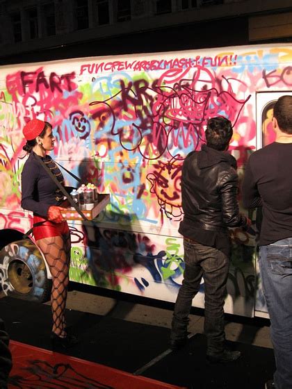 Exit Through the Gift Shop 2010 Película CINeol