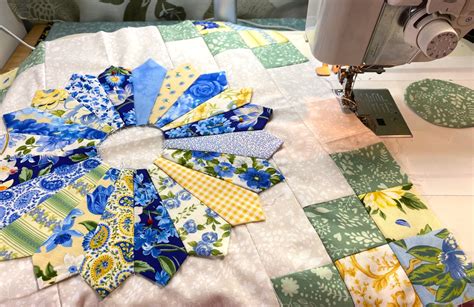 Life In The Scrapatch Scrappy Saturday Sewing ~ Dresden Plate Blocks