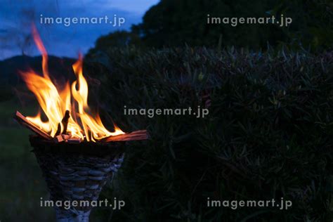 お盆の送り火迎え火の写真素材 167821455 イメージマート
