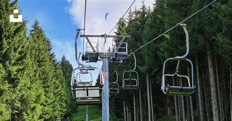 언덕을 오르는 스키 리프트 사진 Unsplash의 무료 독일 이미지