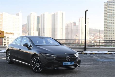 [시승기] 형보다 나은 동생은 있다 메르세데스 벤츠 Eqe 350 한국일보