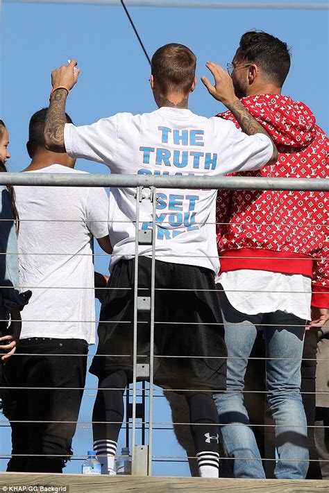 Justin Bieber Hypes Up Hillsong Church Crowd In Sydney Daily Mail Online