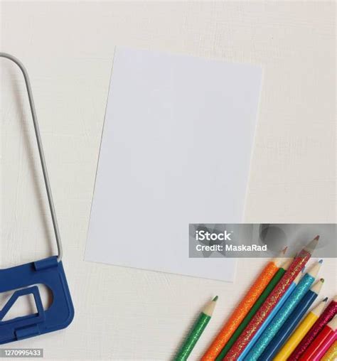 모형 종이의 빈 시트와 장면 창조자 색깔의 연필과 책 스탠드 0명에 대한 스톡 사진 및 기타 이미지 0명 공란 드로잉 Istock
