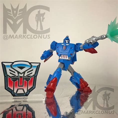 Transformers Legacy Deluxe Class Devcon Official In Hand Images And Behind The Scenes
