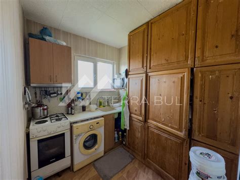 Пловдив Тристаен до у ще Димчо Дебелянов Тристаен апартамент 64 кв м Панел 1985 г 8 етаж