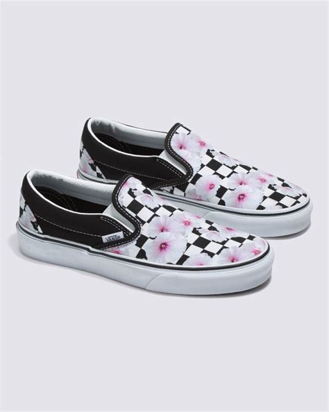 Shop Vans Classic Slip On In Black And Pink
