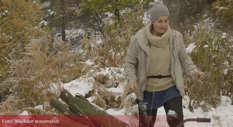 Потресна прича из БиХ Супруг болестан Есада на леђима носи дрва