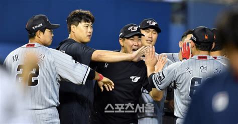 서운하게 끝내면 안 될 선수” 노장 감독 한마디가 베테랑 이재원을 살린다 Ss잠실in